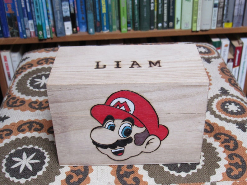 Boîte Mario Treasure personnalisée. Personnalisé avec le nom et le ...