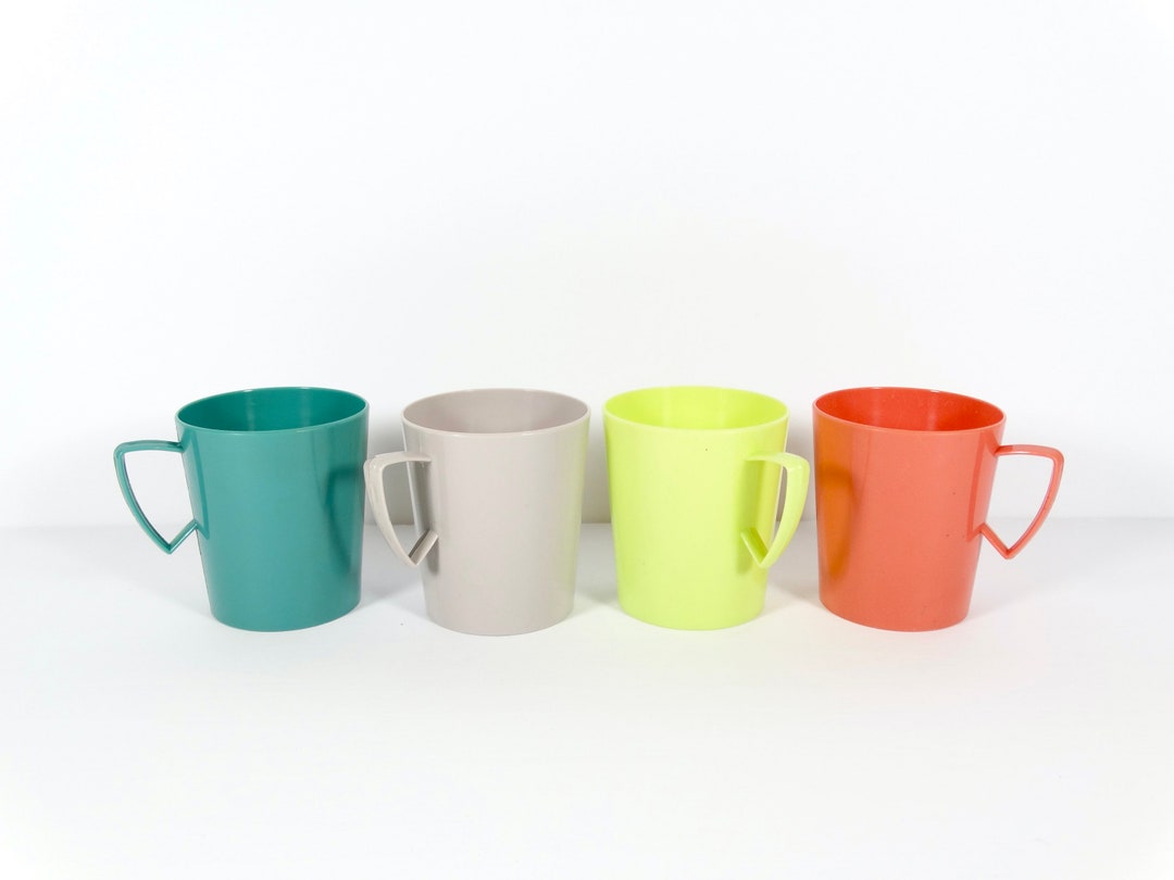 Midcentury Plastic Cups - Russel Wright Style Plastic Cup Set MCM ...