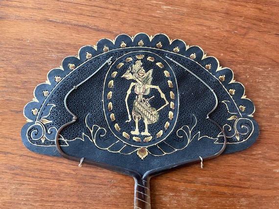 Antique Indonesian Hand Fan with carved horn handle - Gem