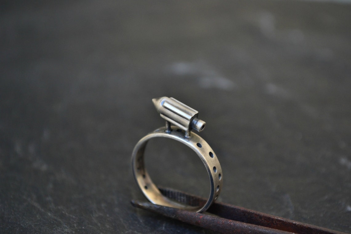Futuristic Shuttle Spaceship Ring Rocket to the Moon | Etsy