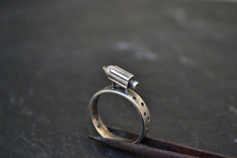 Futuristic Shuttle Spaceship Ring Rocket to the Moon | Etsy