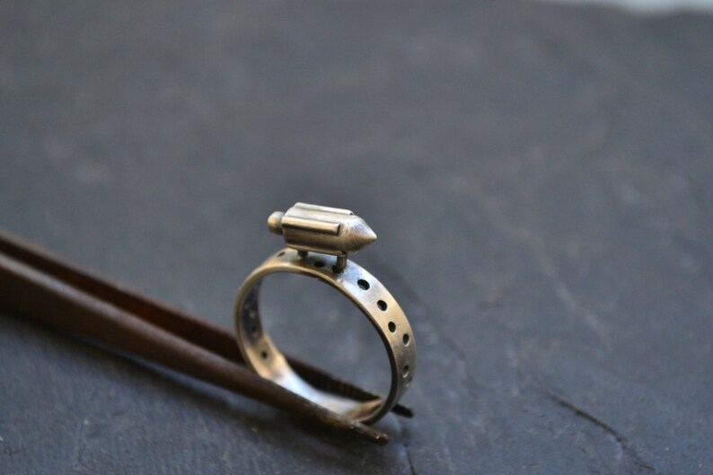 Futuristic Shuttle Spaceship Ring Rocket to the Moon | Etsy