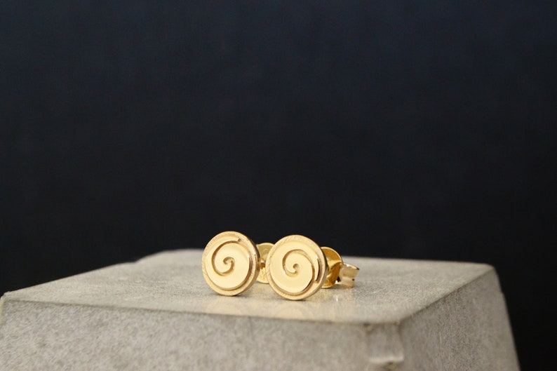 Dainty 14K Gold Maori Koru Spiral Symbol Earrings Maori Koru - Etsy