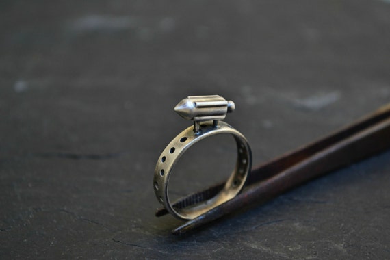 Futuristic Shuttle Spaceship Ring Rocket to the Moon | Etsy