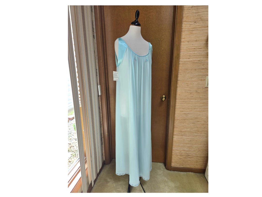New Old Stock Claire Sanders Lucie Ann Beverly Hills Pale Blue Peignoir ...