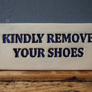 KINDLY Remove Your Shoes Sign / Ceramic Sign / Door or Wall Sign - Etsy