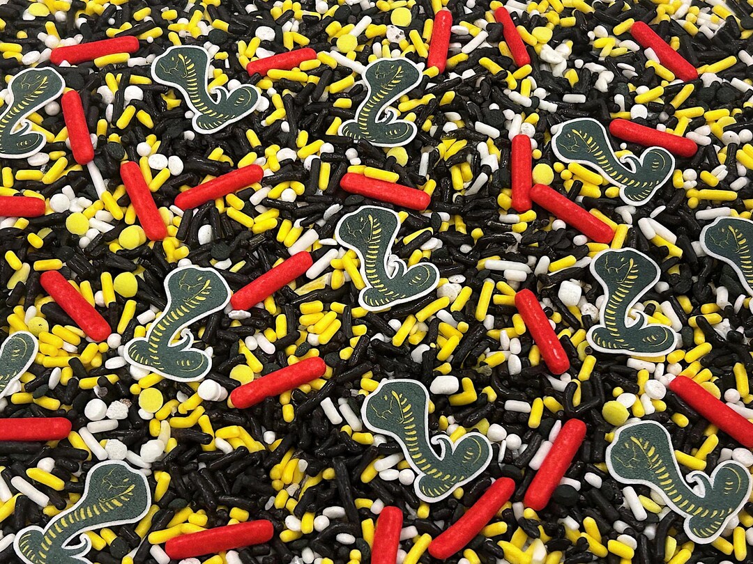 Cobra Candy Sprinkle Mix: W/ Edible Wafer Snakes for Cakes, Cupcakes ...