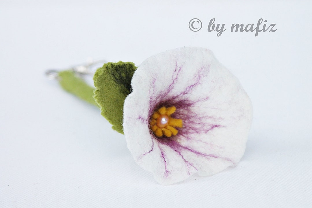 Keyring, Felted Flower in White and Purple With Keyring and Leaf - Etsy UK