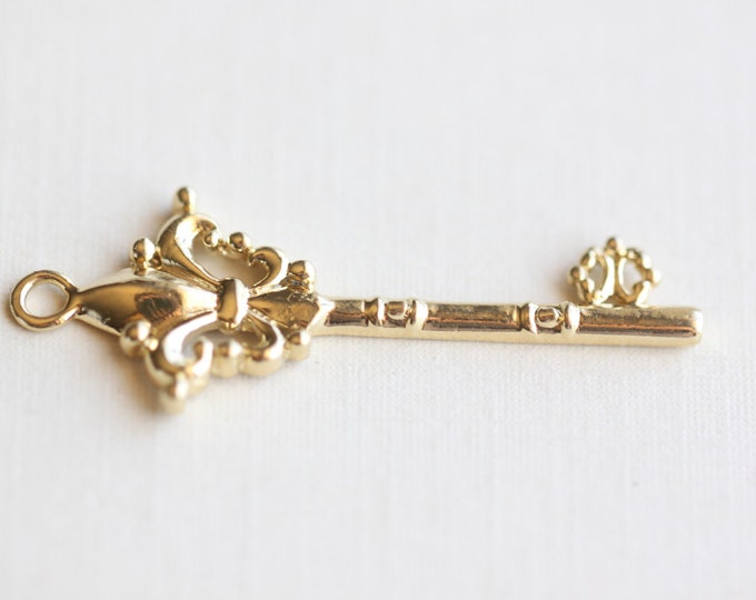 Gold Key Charm - 1 Piece Victorian Irish Fleur De Lis Vermeil Key ...