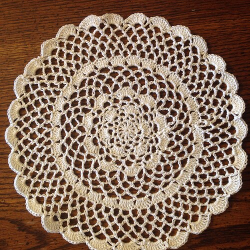 Beautiful Crochet Christmas Spirit Doily PATTERN PDF | Etsy