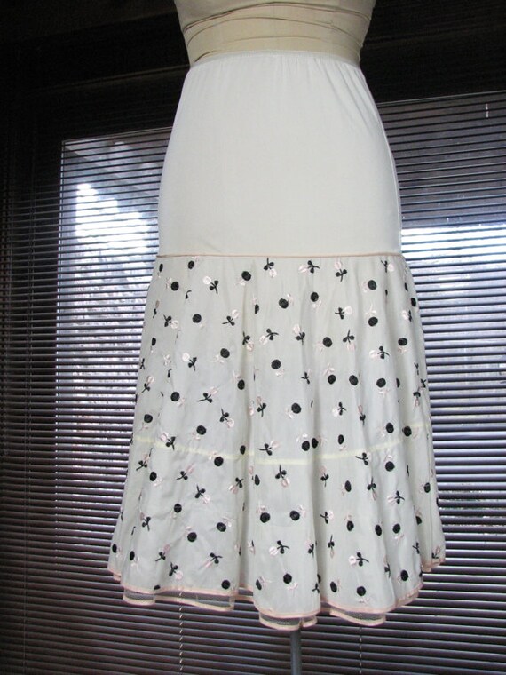 1950s Ivory Nylon Half Slip / Embroidered with Black… - Gem