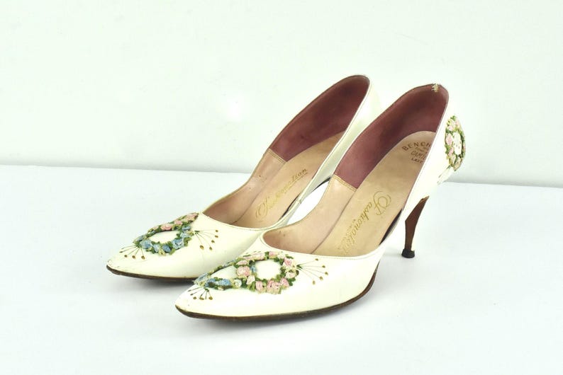 1950/60s FASHIONATION White Leather Stilettos With Appliquéd Flowers ...