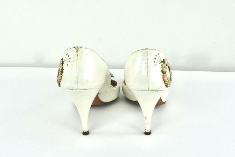 1950/60s FASHIONATION White Leather Stilettos With Appliquéd Flowers ...