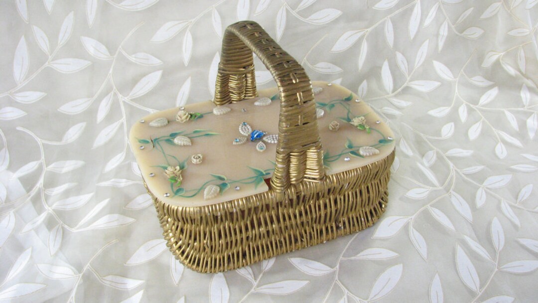1950s Straw Basket Purse With Lucite Lid, Flowers, and a GEM of a ...