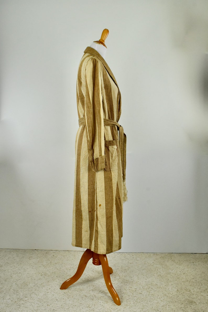 1930s Mens Seersucker Robe .... Deco Emblem Shell Buttons - Etsy