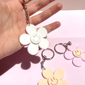 Daisy Chain Smiley Face Keychain Flower Key Chain 90s Retro Vintage ...