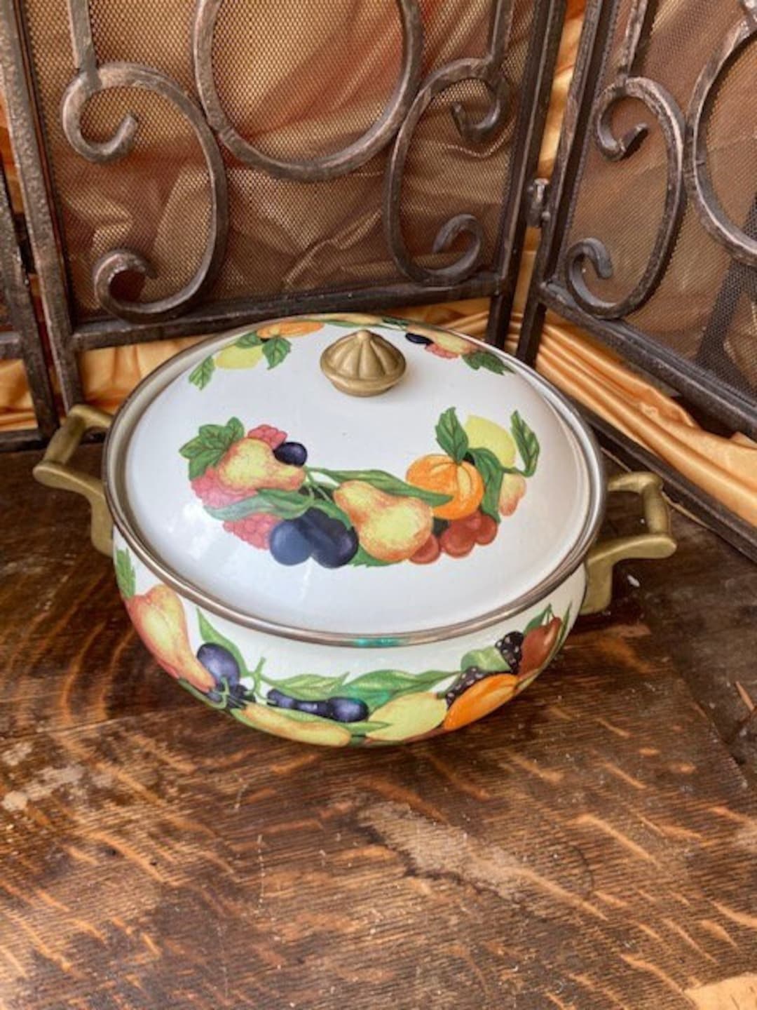 Vintage CUTE and Retro REGENCY Enamelware Cookware Pot in Excellent ...