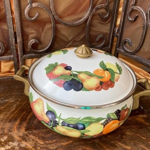 Vintage CUTE and Retro REGENCY Enamelware Cookware Pot in Excellent ...