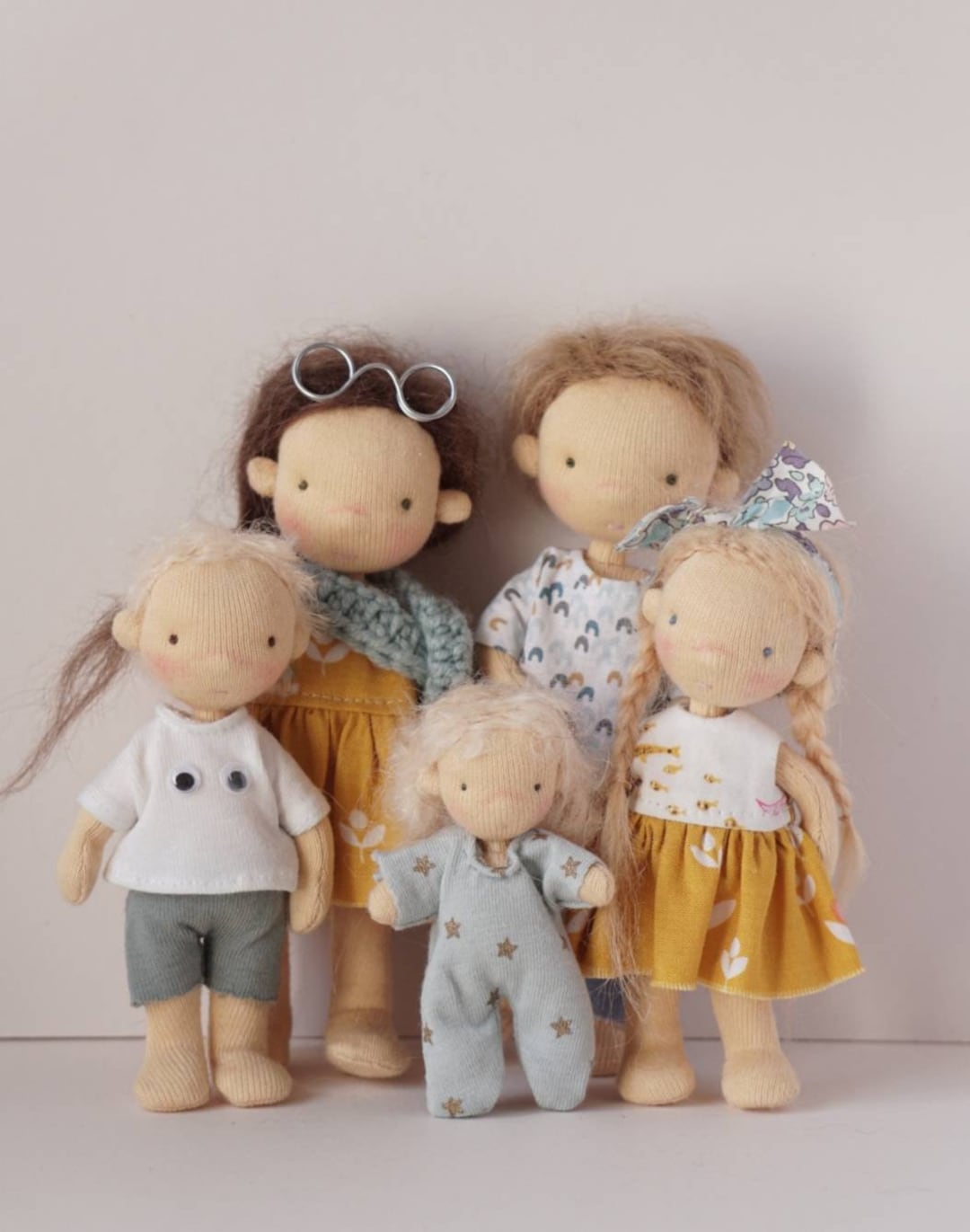 Uma boneca de casa de bonecas personalizada - bonecas de casa de ...