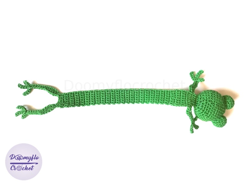 Green frog bookmark with crocheted cotton | Etsy