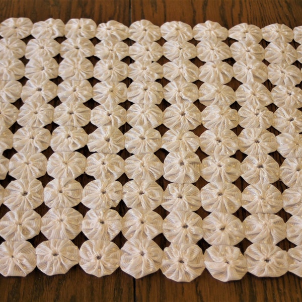 Yoyo Table Runner - Etsy
