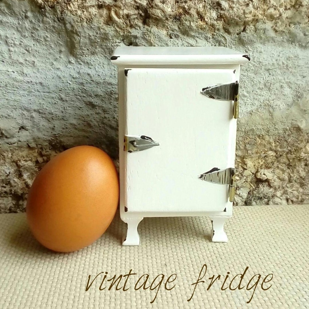Dollhouse Ice Box Fridge in White, Miniature Refrigerator Retro Freezer ...