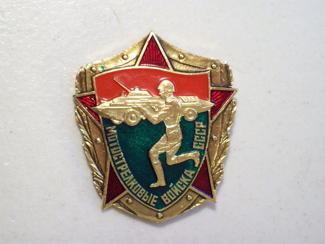 USSR Era Russian CCCP Military Soldier With Rifle & Tank Hat Lapel Pin ...