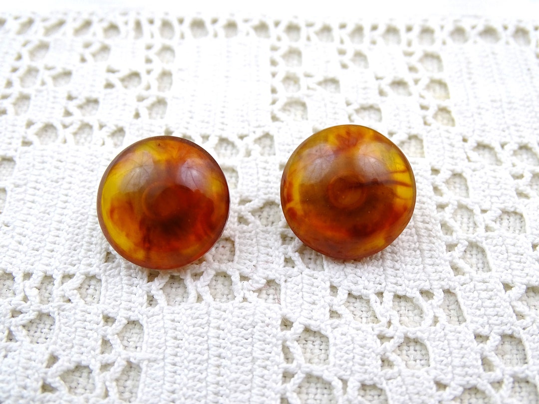 Small Vintage Mottled Apple Juice Bakelite Round Domed Clip on Earrings ...
