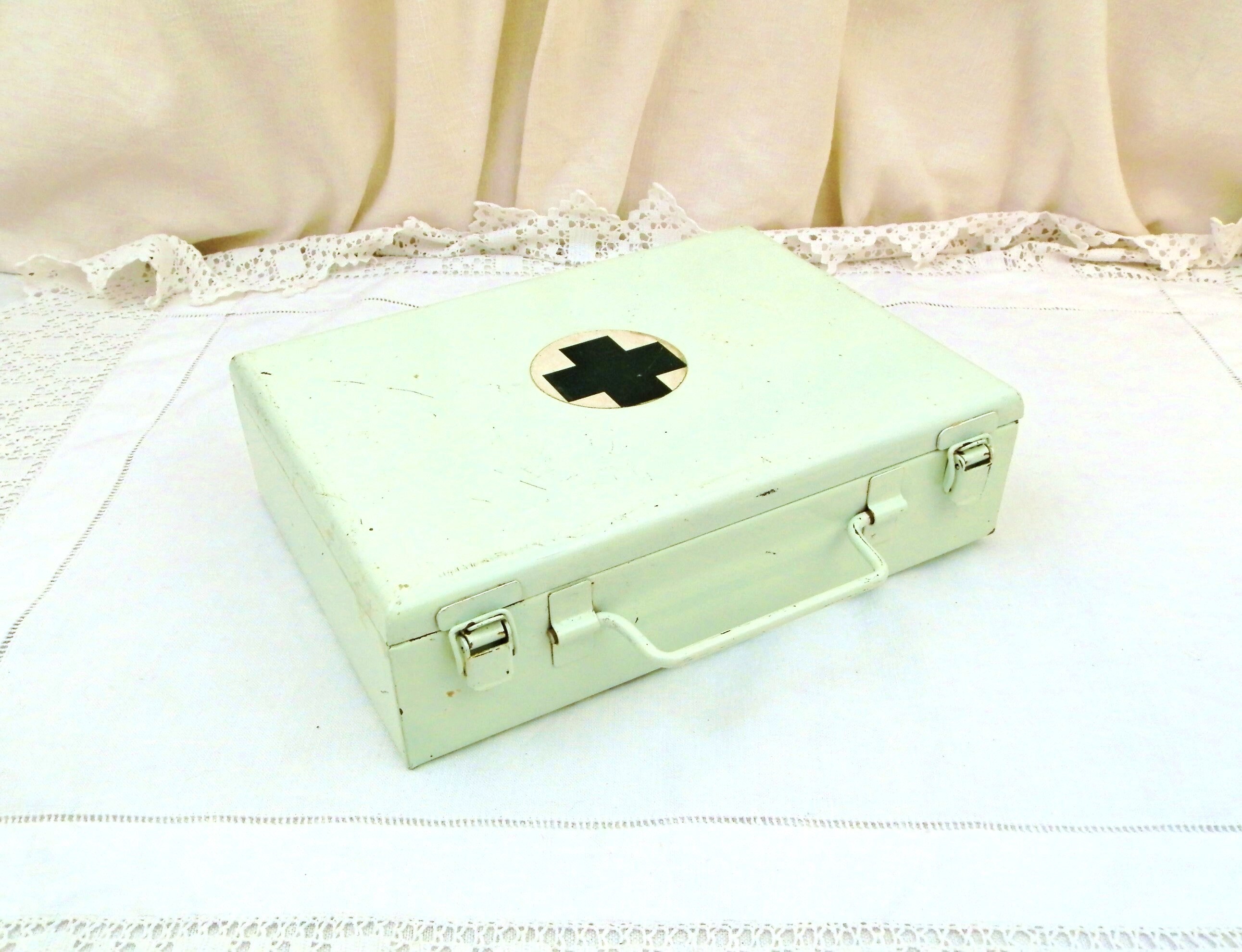 Vintage First Aid Pale Kit Box made of Pale Mint Green Metal, 1950s ...