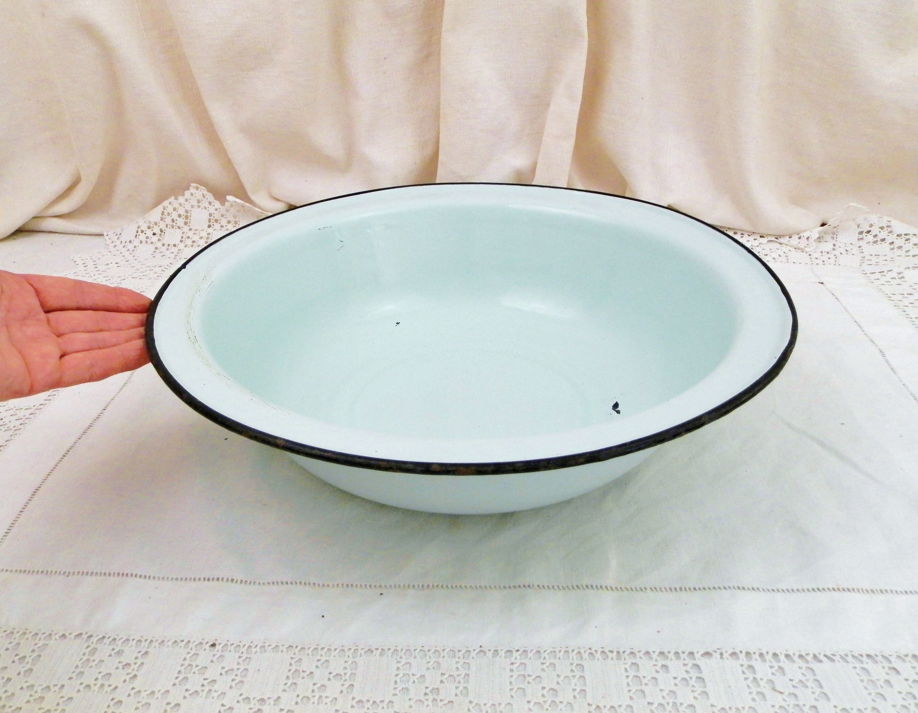 Enamel Wash Basin