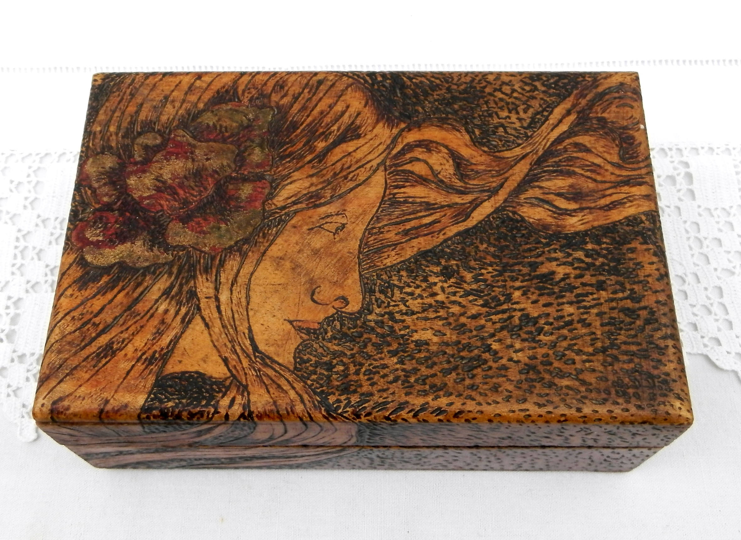 Antique Poker Work Pyrography Wooden Jewelery / Jewellery Box Art ...