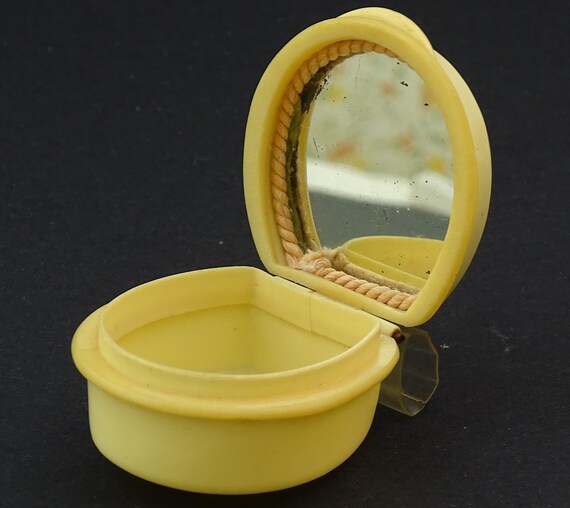 Small White Vintage Bakelite Powder Box with Mirror, … - Gem