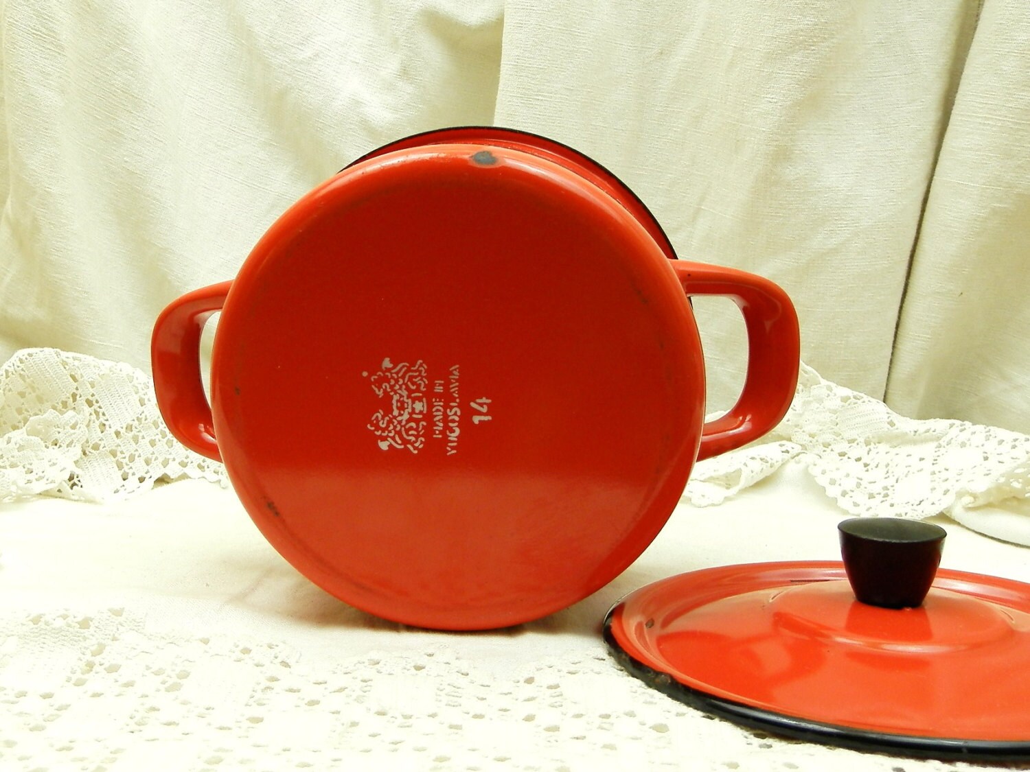 Small Vintage Bright Red Enamelware Pan / Cooking Pot and Lid ...