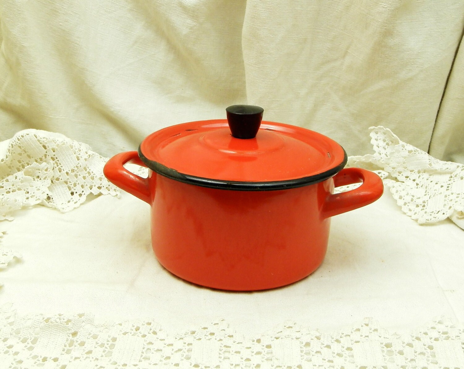 Small Vintage Bright Red Enamelware Pan / Cooking Pot and Lid ...