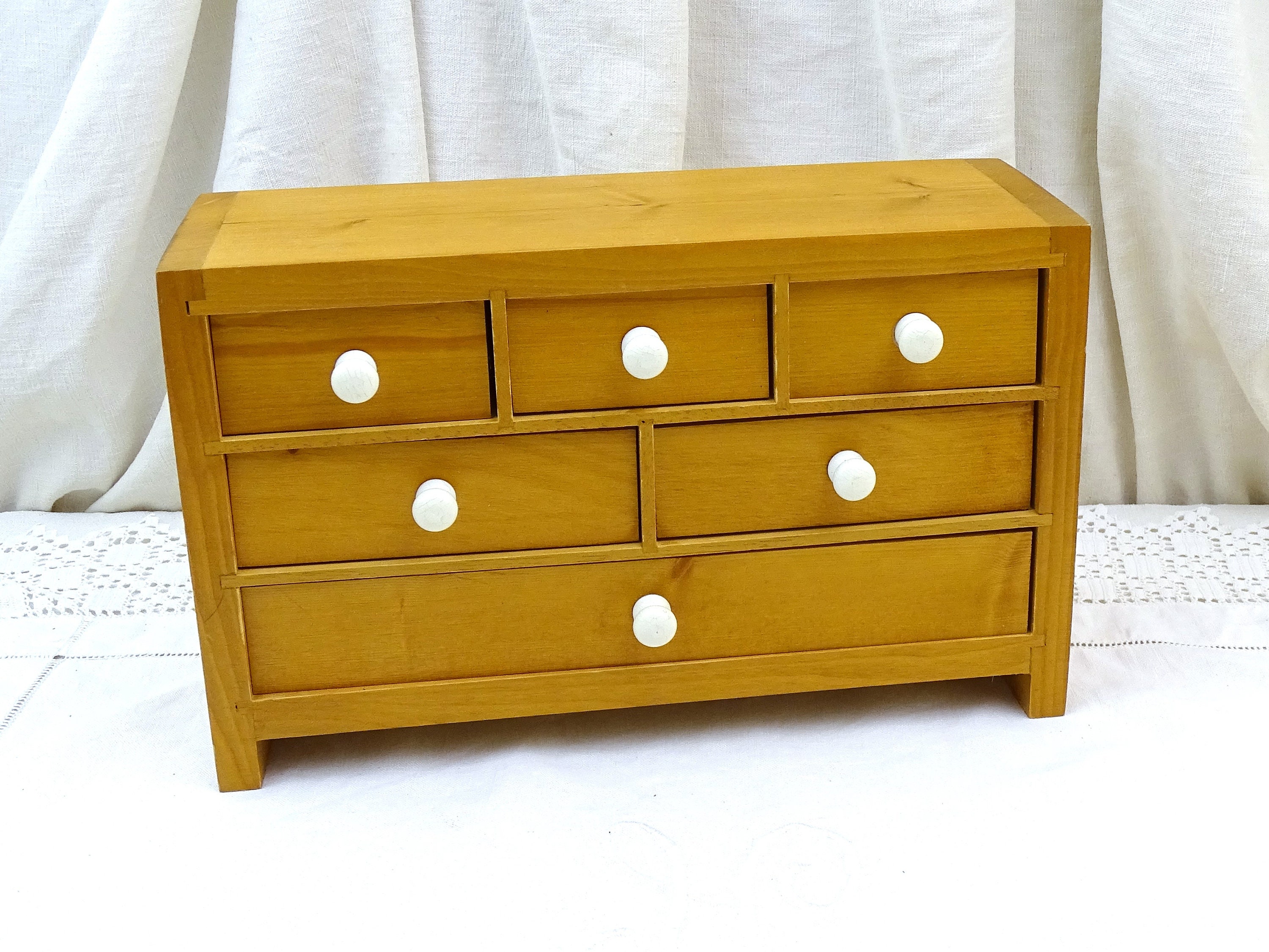 Small vintage drawers store