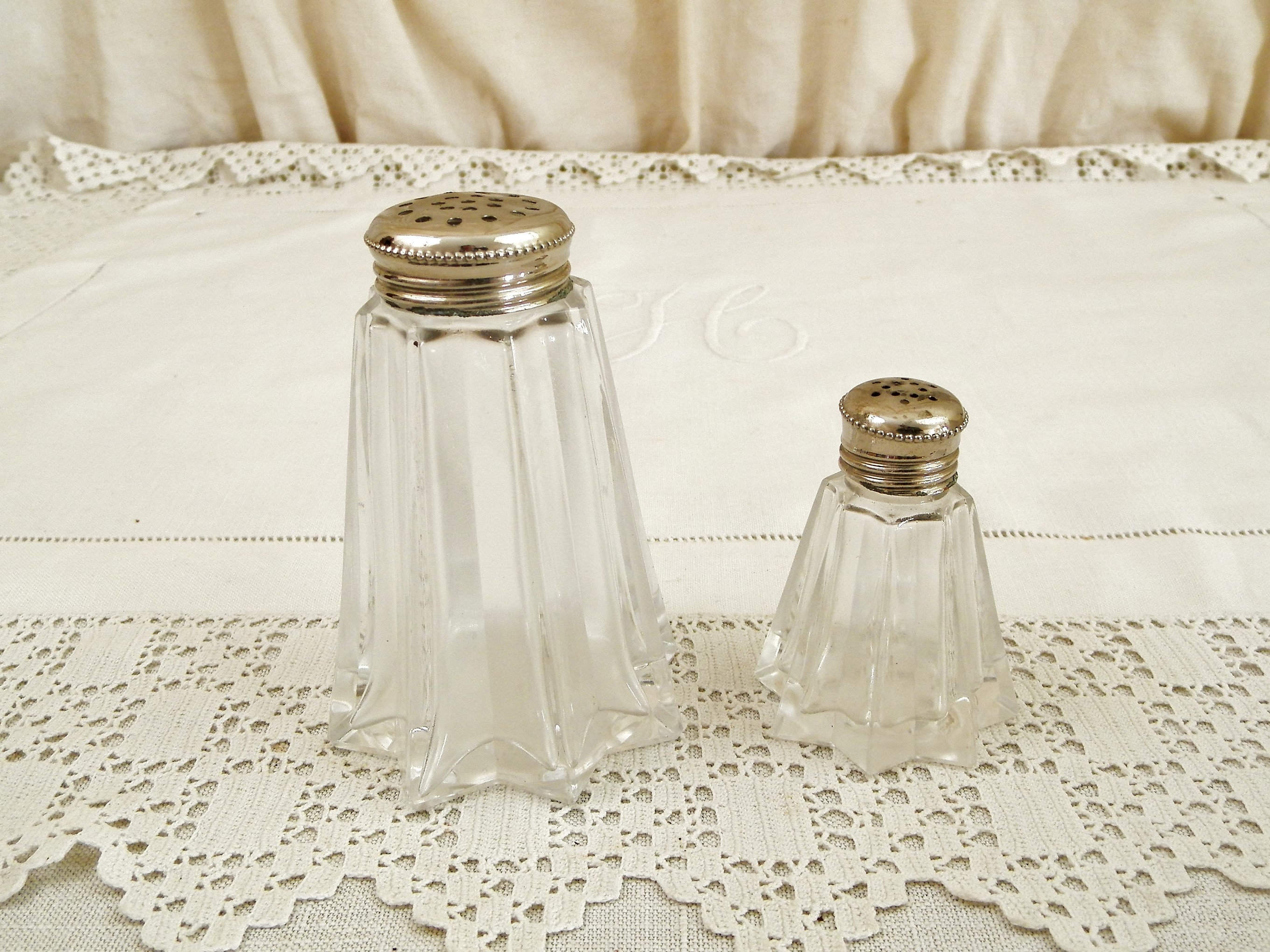Vintage Art Deco Matching Set of 2 Different Sized Clear Glass Star ...