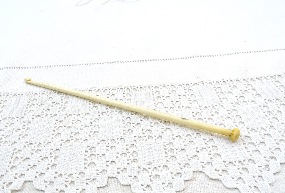 Antique French White Bone Crochet Hook With Bun End 4mm 0.15 Inches ...