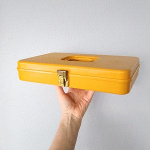 Vintage Wil Hold Harvest Gold Sewing Box Wilson Mfg Plastic Sewing ...