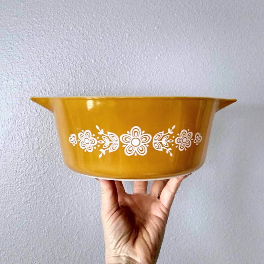 Vintage Pyrex Gold Butterfly Casserole Dish 2.5 Quart Gold Butterfly ...