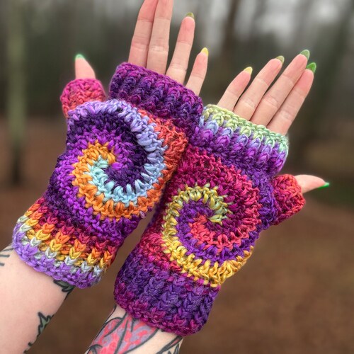 CROCHET PATTERN Lost Souls Skulls Short Fingerless Gloves - Etsy