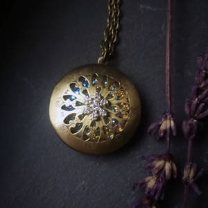 Snowflake Locket Necklace Winter Victorian Locket Necklace - Etsy