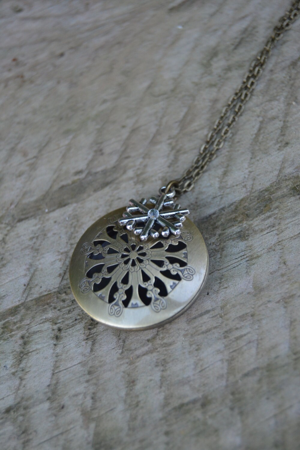 Snowflake locket necklace vintage winter necklace snowflake - Etsy España