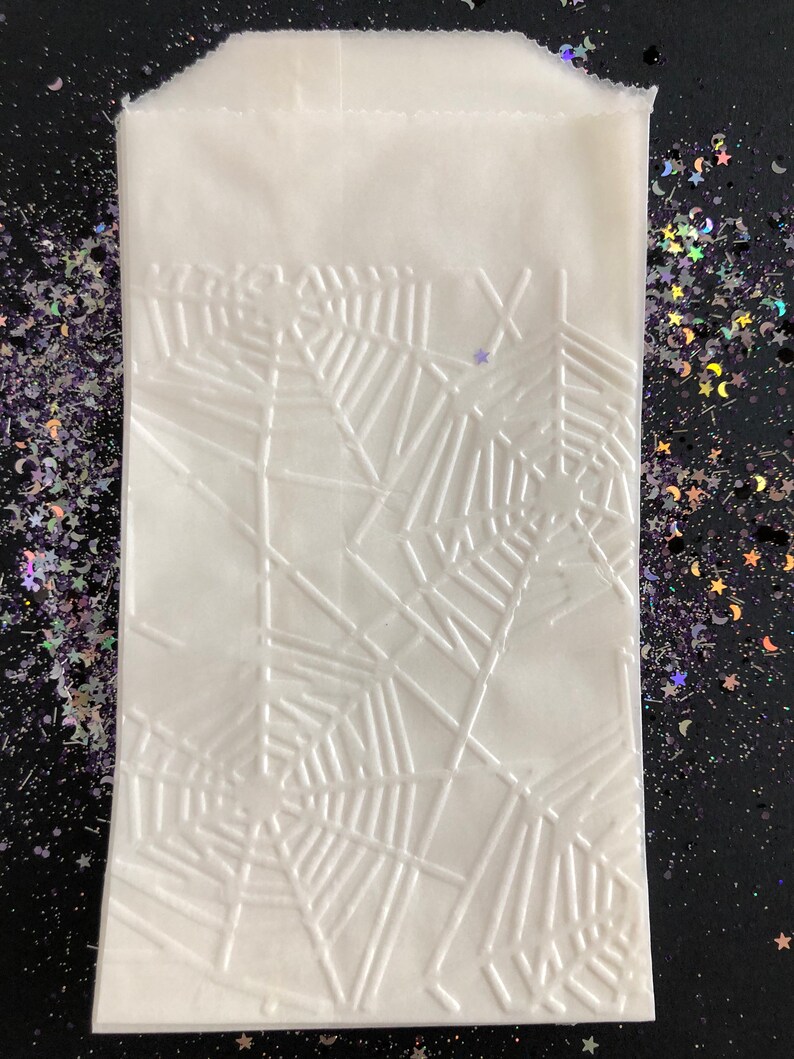 25 Halloween Spider Web Party Favor Bags | Etsy