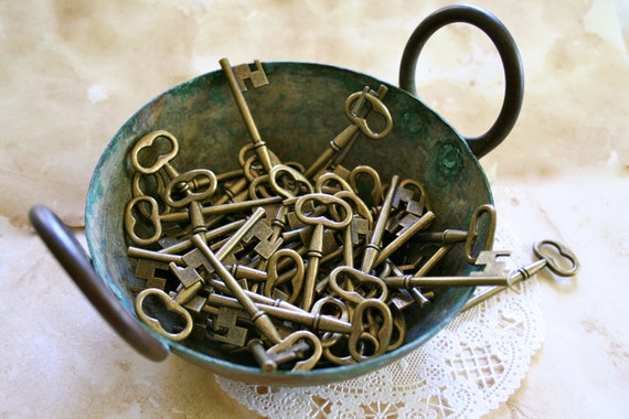 3 Large Antique Bronze Keys - Etsy