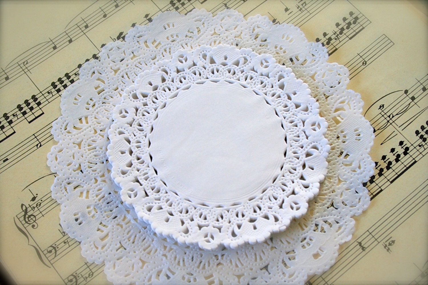 50 Round French Lace Paper Doilies, Choice of 3 Sizes - Etsy