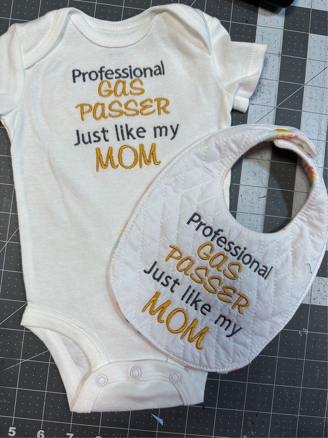 CRNA/ Gold Gas Passer MOM / Bib/custom Anesthesia Set/ Baby Bib/ Nurse ...