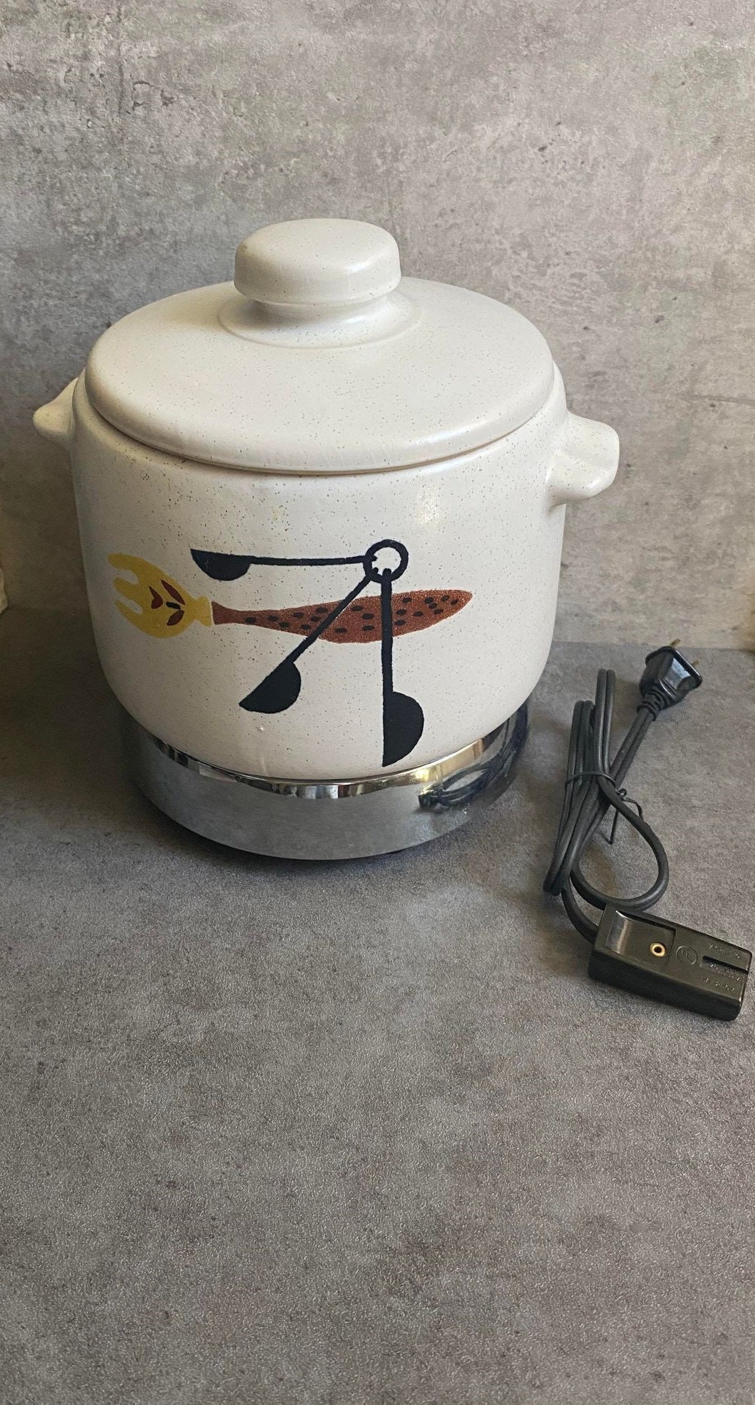 Vintage West Bend Stoneware Bean Pot With Warming Plate. Cool Retro Pot ...
