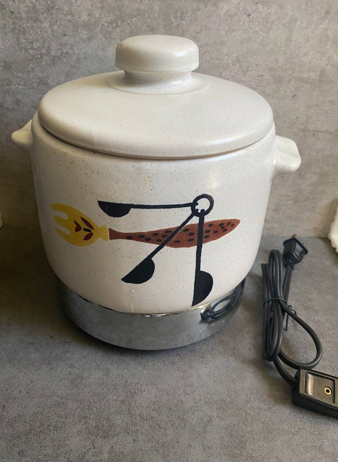 Vintage West Bend Stoneware Bean Pot With Warming Plate. Cool Retro Pot ...