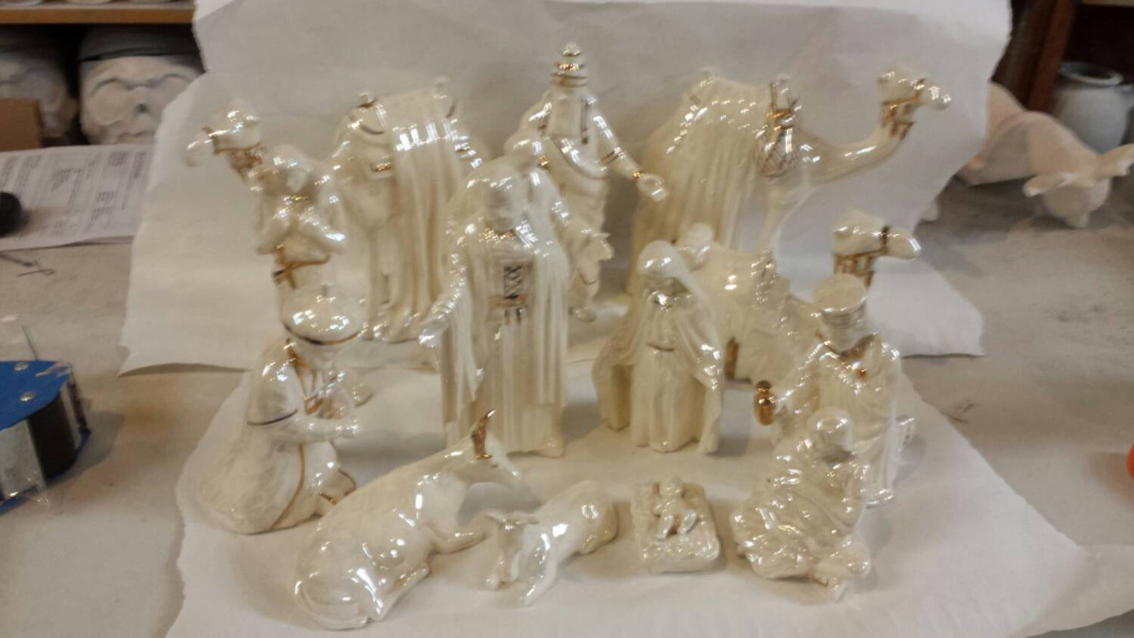 Christmas Duncan Nativity 15 Piece Set Hand Finished in Gold and Mother ...