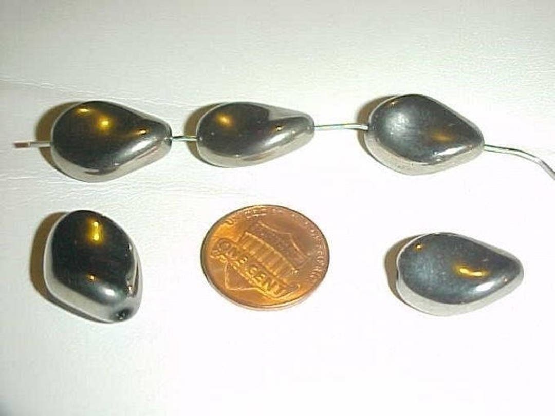 10 VINTAGE GLASS HEMATITE Smooth Twist 19x13x8mm. Oval Beads R662 - Etsy